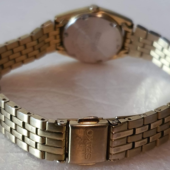Seiko | Accessories | Vintage Seiko 7n8301 Goldtonewhite Day Date Womens Watch | Poshmark